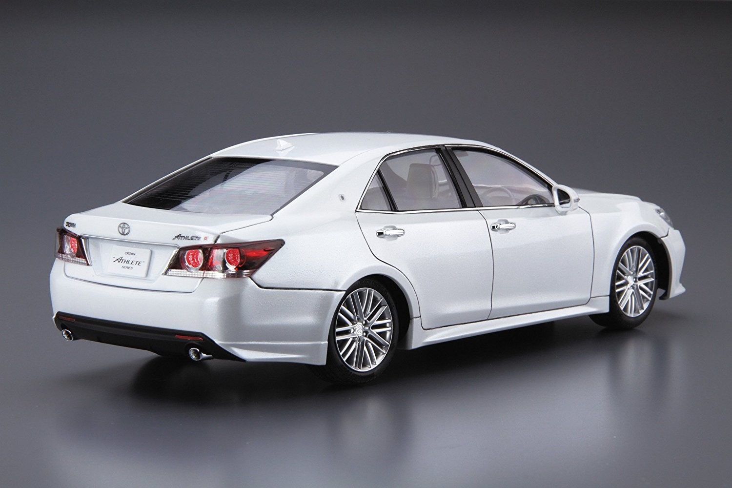 Aoshima 1/24 Toyota GRS 214 / AWS 210 Crown athlete '15 plastic kit ...