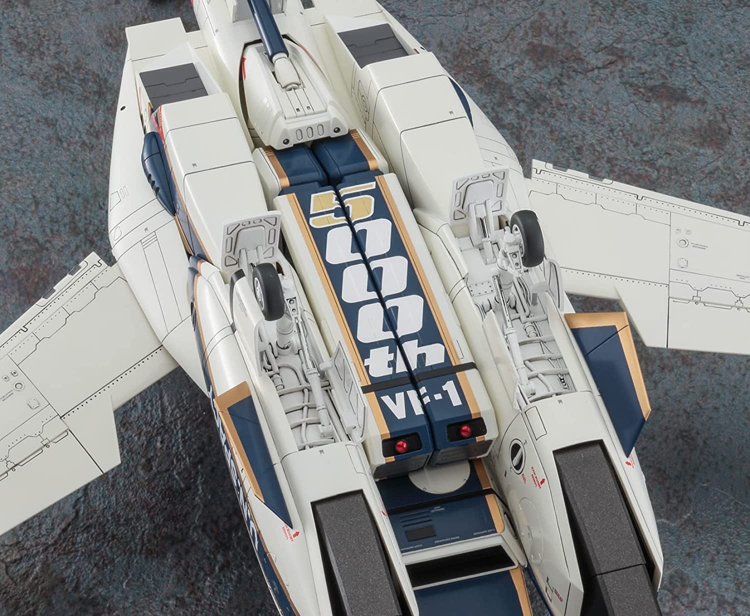 Hasegawa 1/48 VF-1A VALKYRIE PRODUCTION 5000 COMMEMORATIVE PAINTING ...